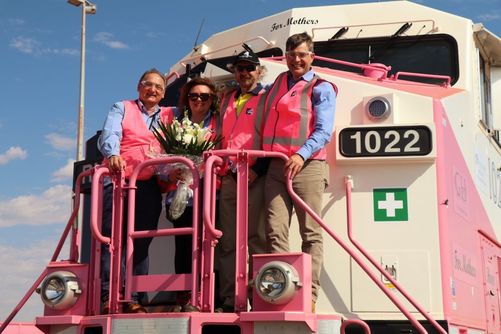 Red dirt, blue skies ... pink trains? - Andev Project